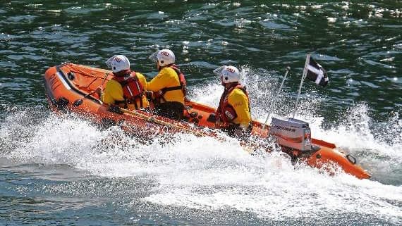 Busy time for lifeboat crews in Cornish resort | cornish-times.co.uk