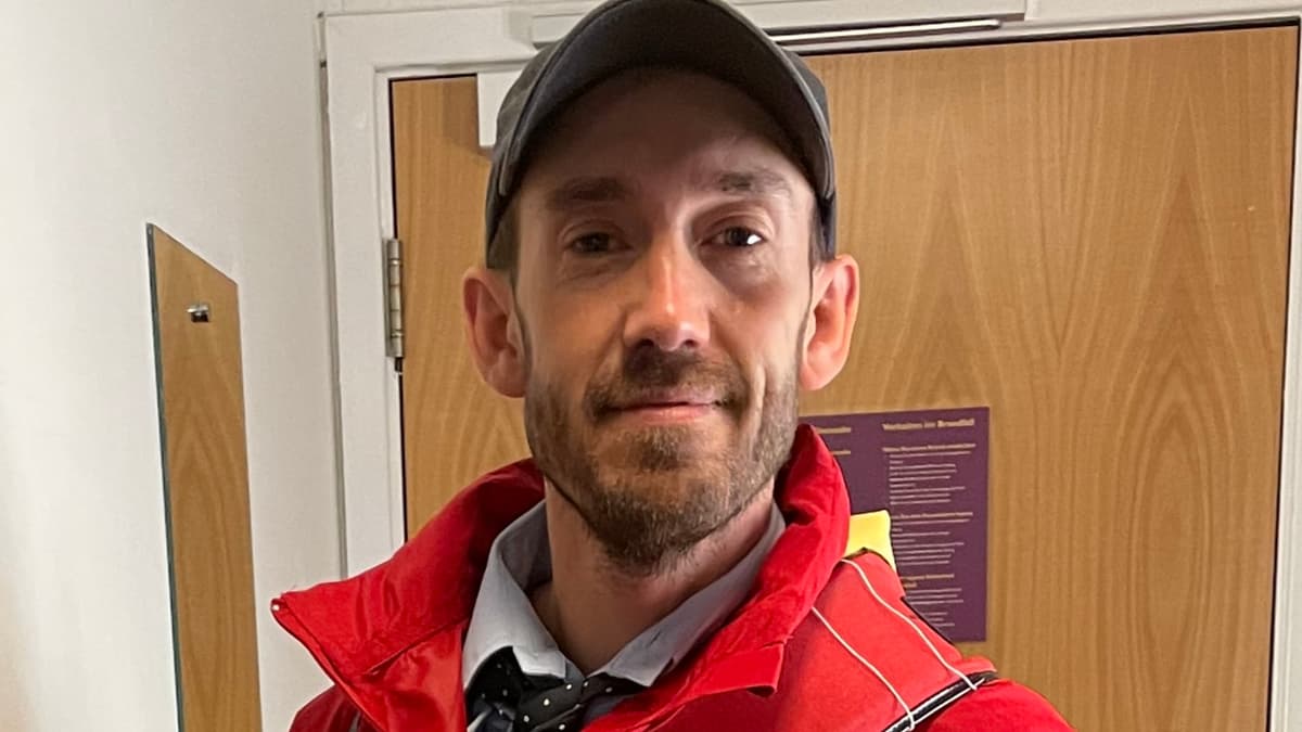 Darren Evans from Looe and Launceston running Manchester Marathon ...