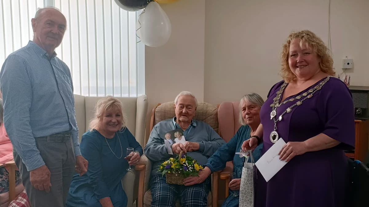 Frank Bailey from Torpoint celebrates turning 100 | cornish-times.co.uk