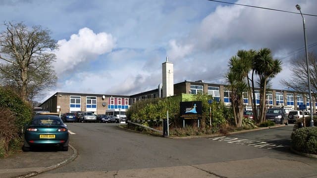 Community School 'locked down' after hoax threat call | cornish-times.co.uk