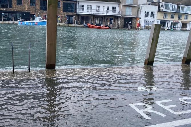 More flooding in Looe as flood warning continues | cornish-times.co.uk