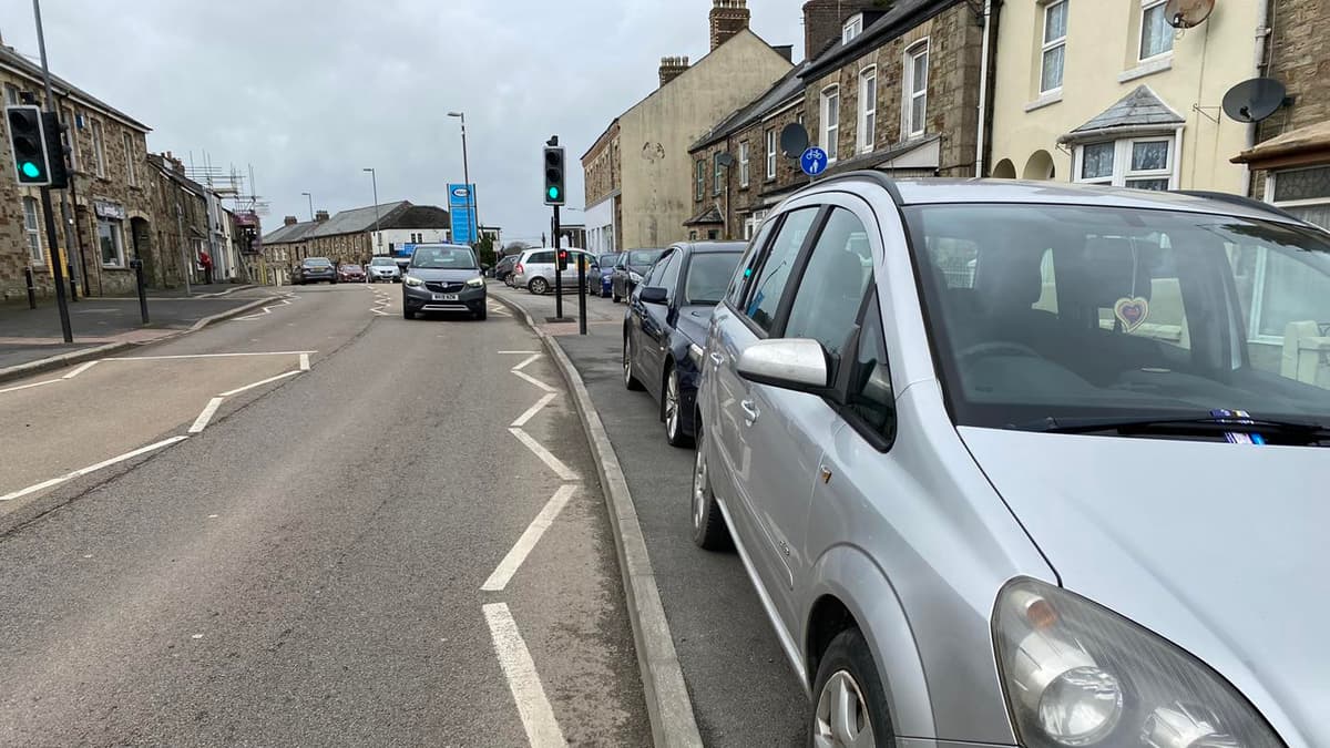 Police issue warning to motorists after 'pavement parking' causes ...