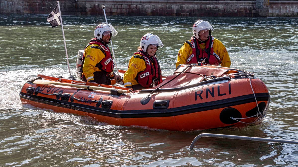 Looe RNLI's new lifeboat responds to its first ever shout | cornish ...