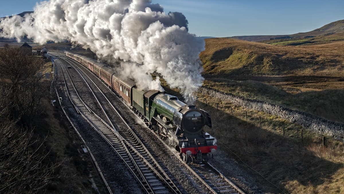 The exact times the Flying Scotsman will be going through Cornwall and ...