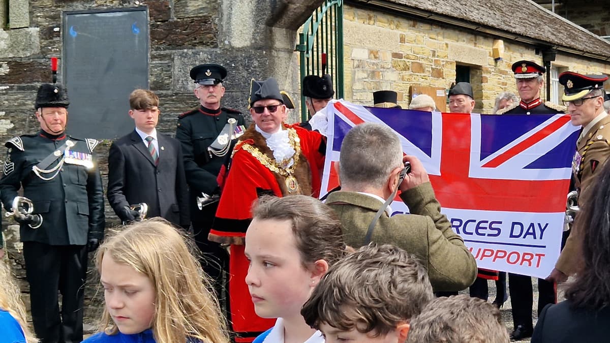 Flag relay begins ahead of Armed Forces Day | cornish-times.co.uk