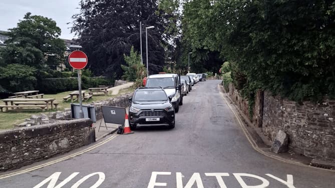 Incorrect road markings in Lostwithiel corrected | cornish-times.co.uk