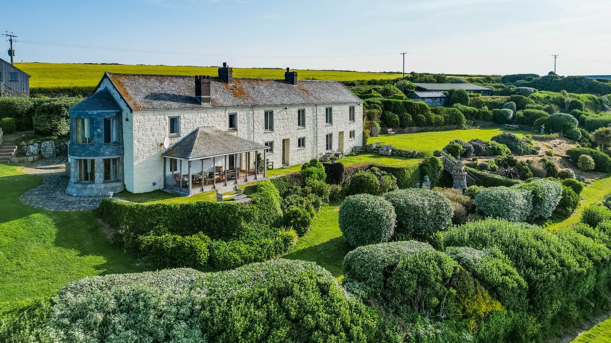 Cornwall coastal property for sale was home to novelist John Le Carré ...