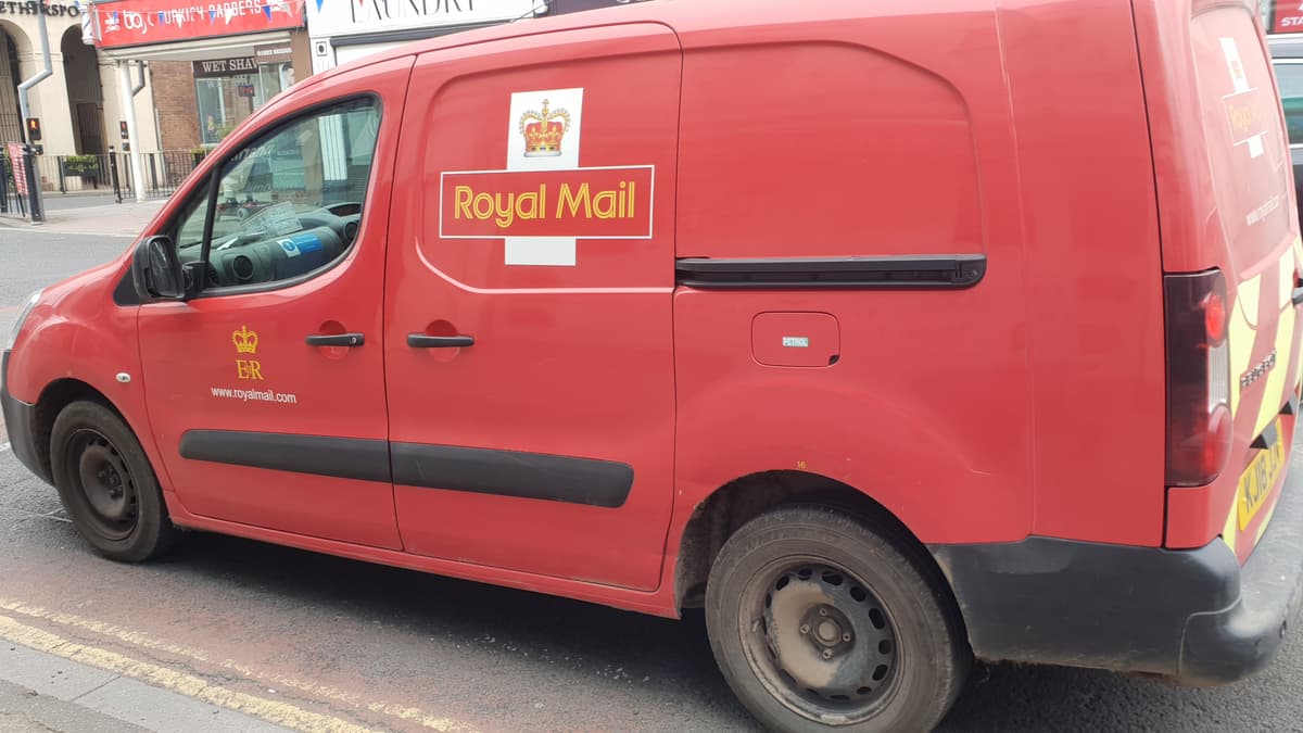 Final dates for Royal Mail, DPD and Evri Christmas deliveries announced ...