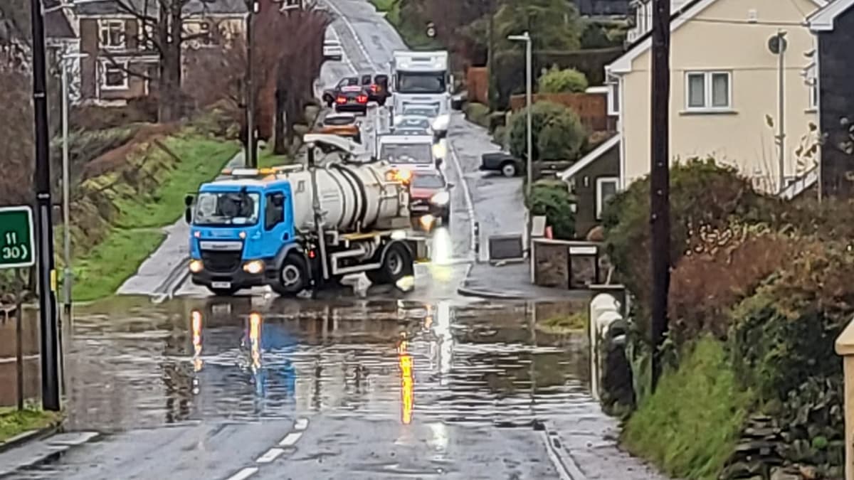 Watch as flooding in Callington forces road to shut | cornish-times.co.uk