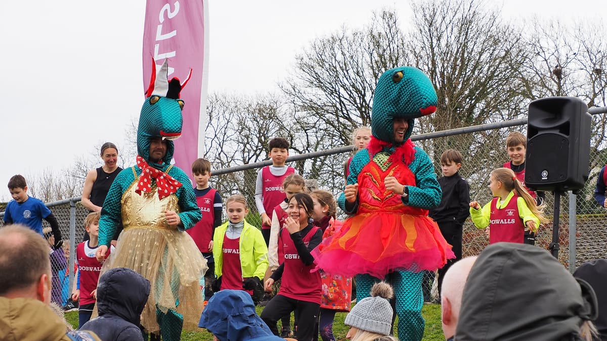 Runners lace up their shoes to take part in 39th Landrake Fun Run | cornish-times.co.uk