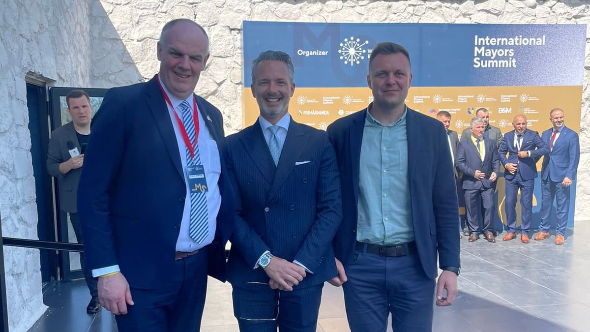 Mayor puts Liskeard on the map at International Summit event | cornish ...