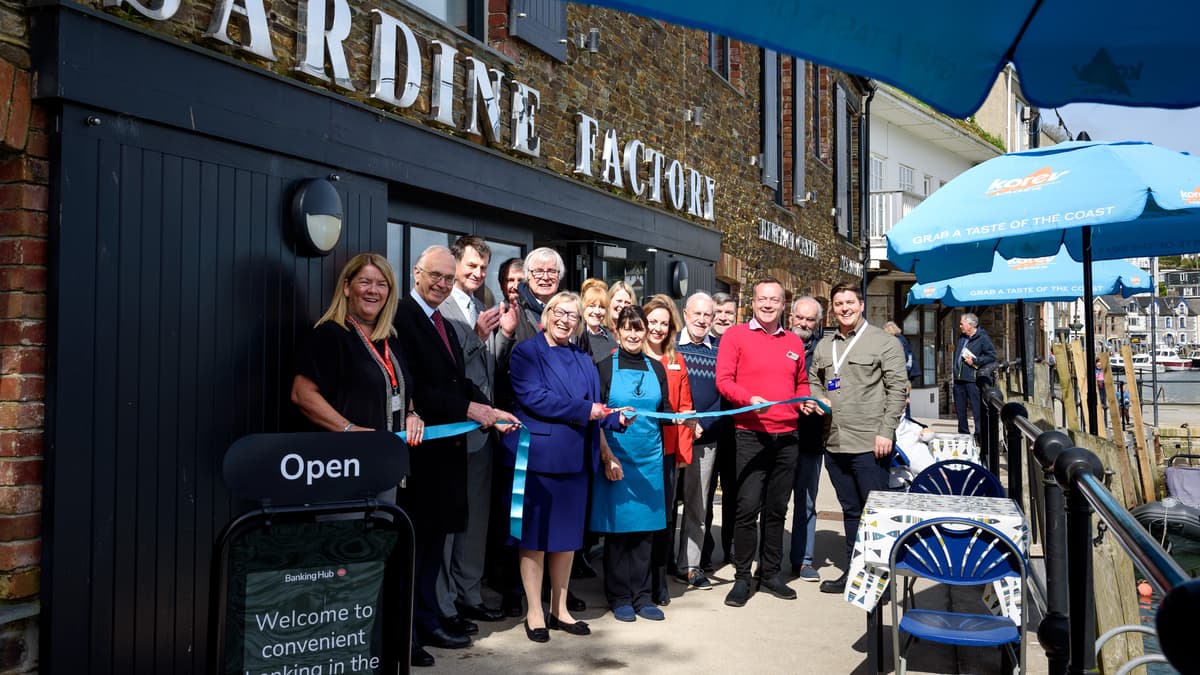 Looe celebrates the opening of its new banking hub | cornish-times.co.uk
