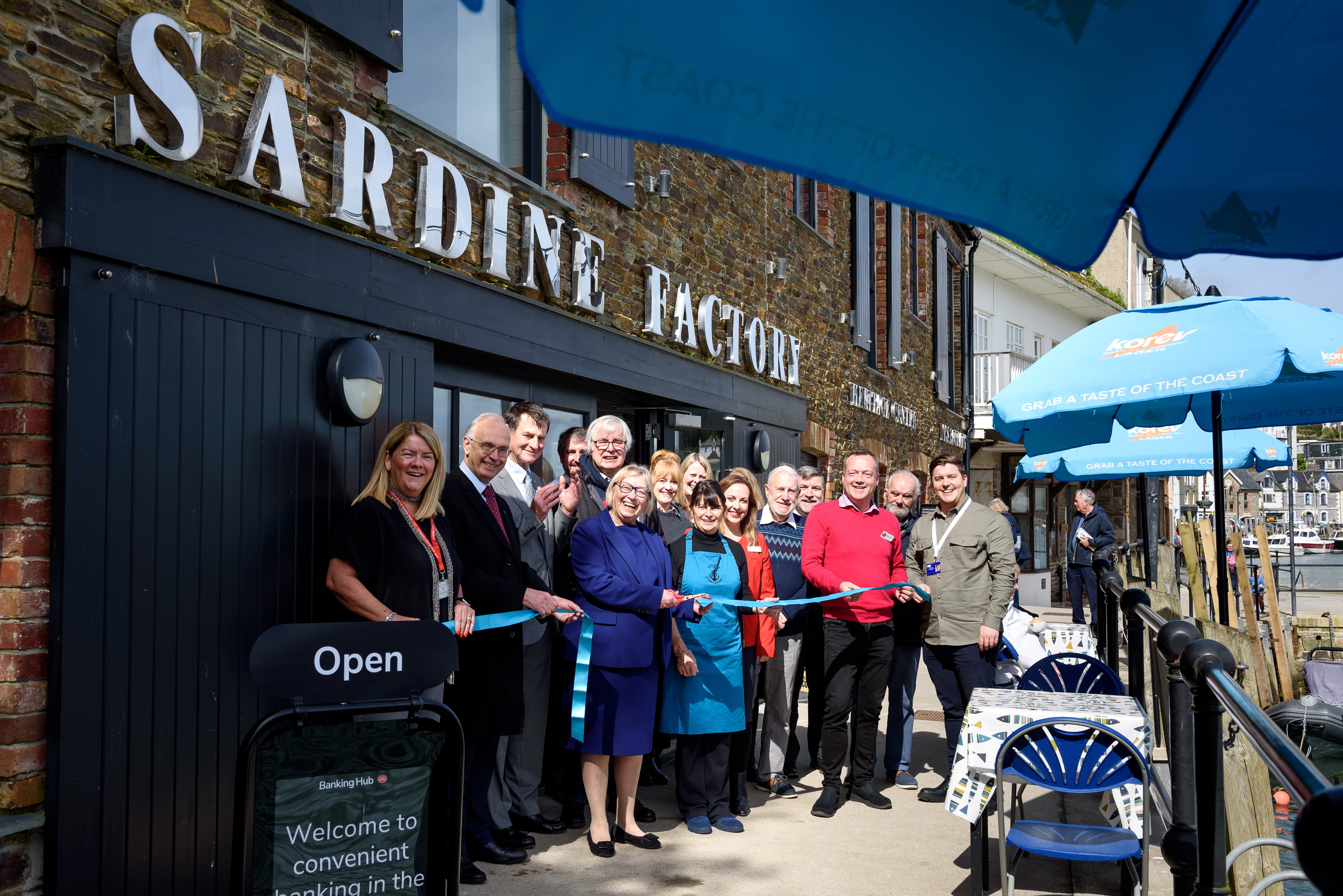 Looe celebrates the opening of its new banking hub | cornish-times.co.uk