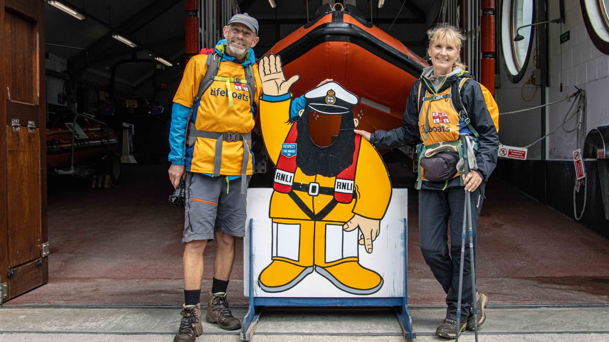 Couple arrive back in Looe after walking entirety of British coastline | cornish-times.co.uk