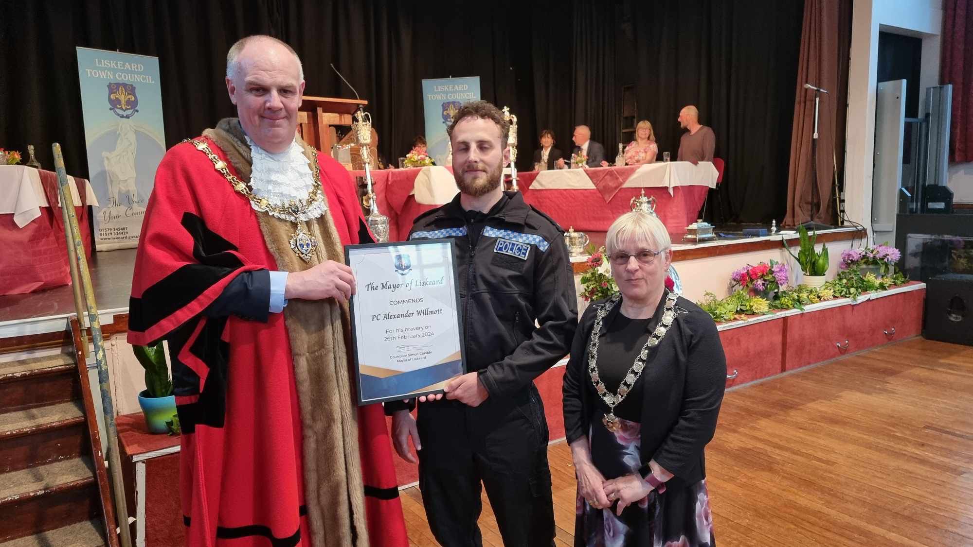 Former mayor encourages councillor to persevere with their good work ...