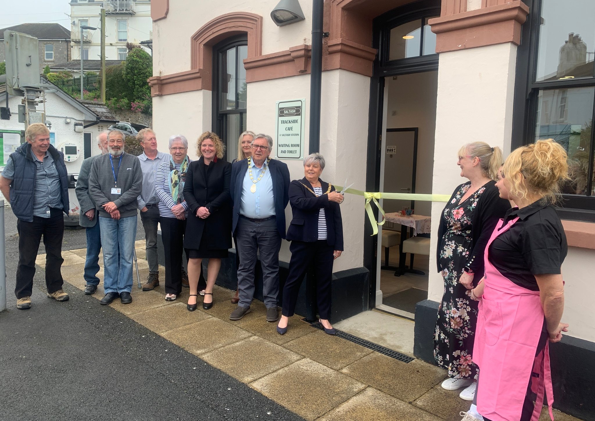 Aptly named Trackside Cafe opens | cornish-times.co.uk