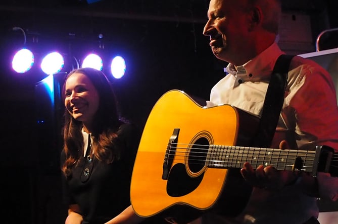Folk club to welcome father and daughter duo | cornish-times.co.uk