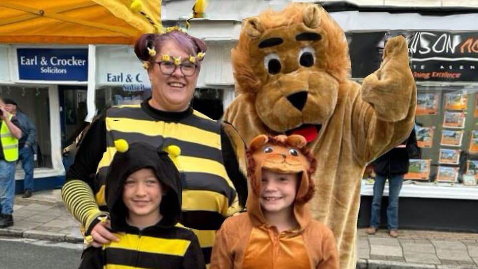 All the buzzing fun of the Callington Honey Fair | cornish-times.co.uk