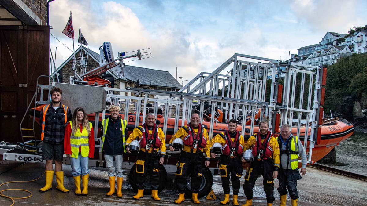 Looe RNLI volunteer crew qualify as inshore lifeboat navigators ...