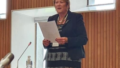 Cllr Linda Taylor survives vote to remove her after motion defeated | cornish-times.co.uk