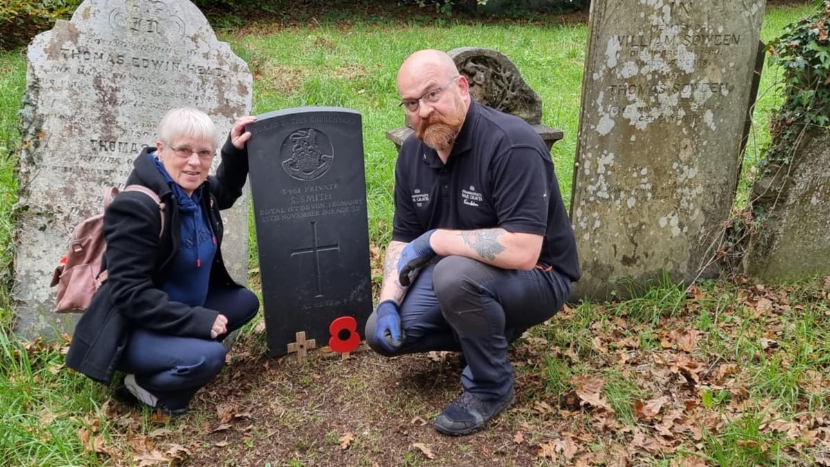 War graves volunteer lays poppies to remember | cornish-times.co.uk