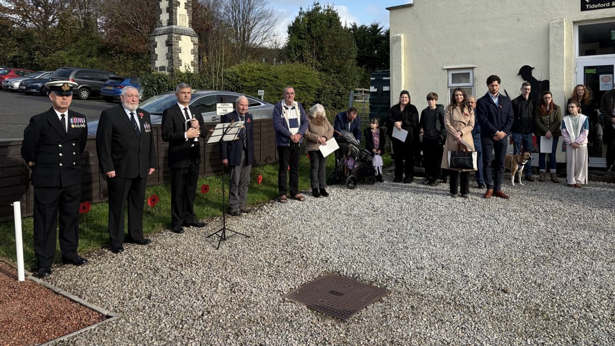 Tideford comes together to remember the fallen | cornish-times.co.uk