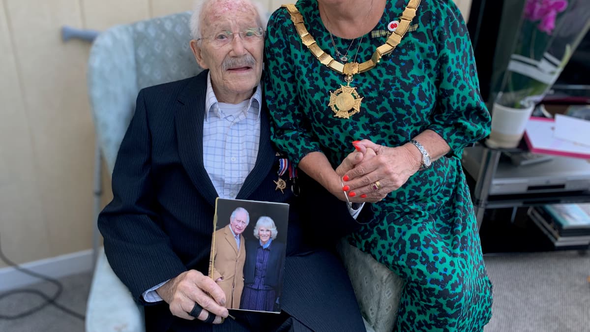 Champagne made the day as family and friends toast Saltash centenarian ...