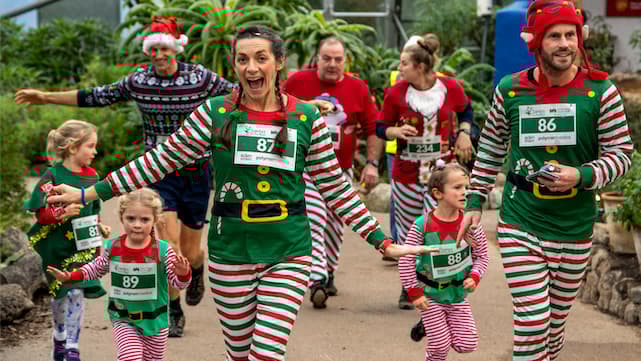 Hundreds of Santas on the run at Eden Project aid Children's Hospice South West | cornish-times ...