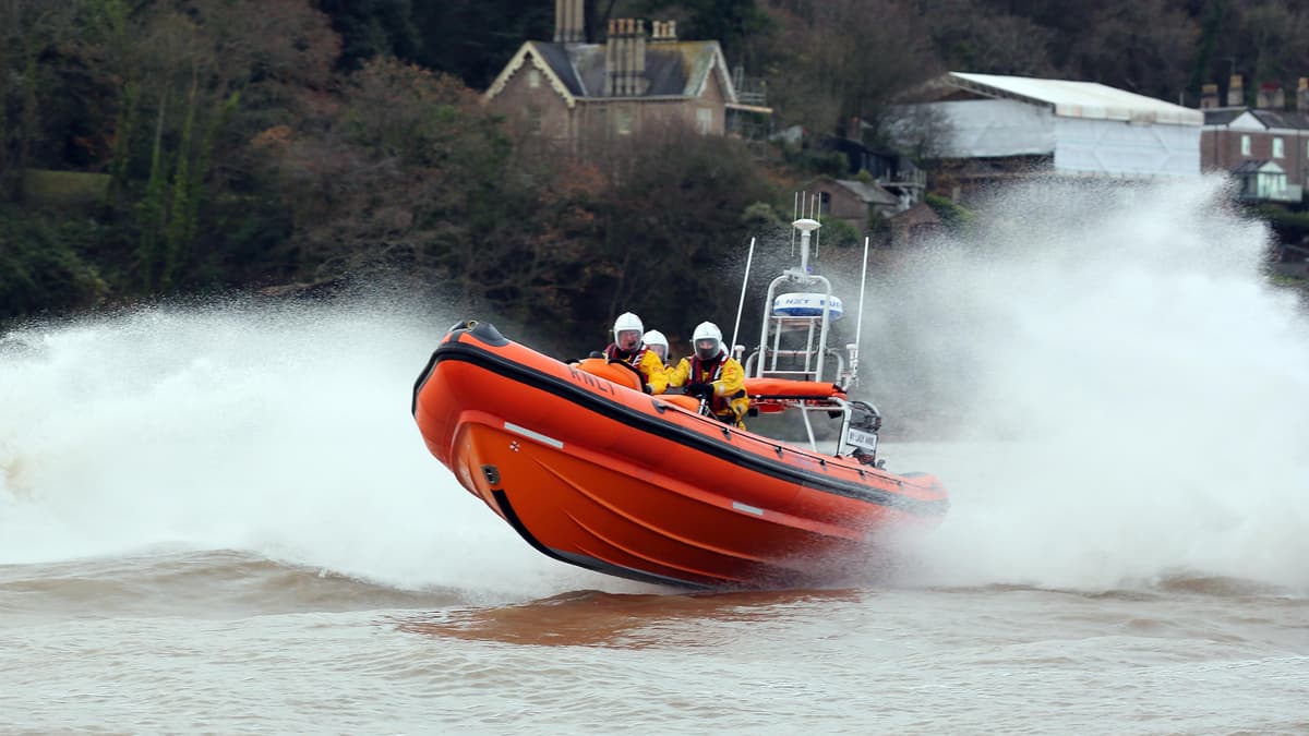 RNLI urges public to stay safe as Storm Darragh hits the region ...