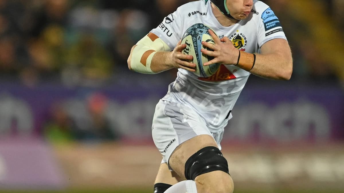 New loan signing Moloney goes straight into Pirates starting line-up ...