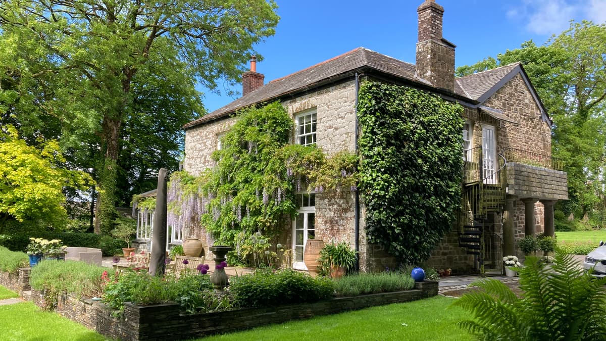 "Elegant" former vicarage from Regency era for sale - complete with ...