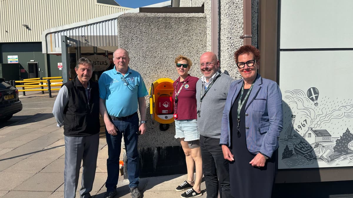 First open-access public defibrillator installed in Tamar Valley ...