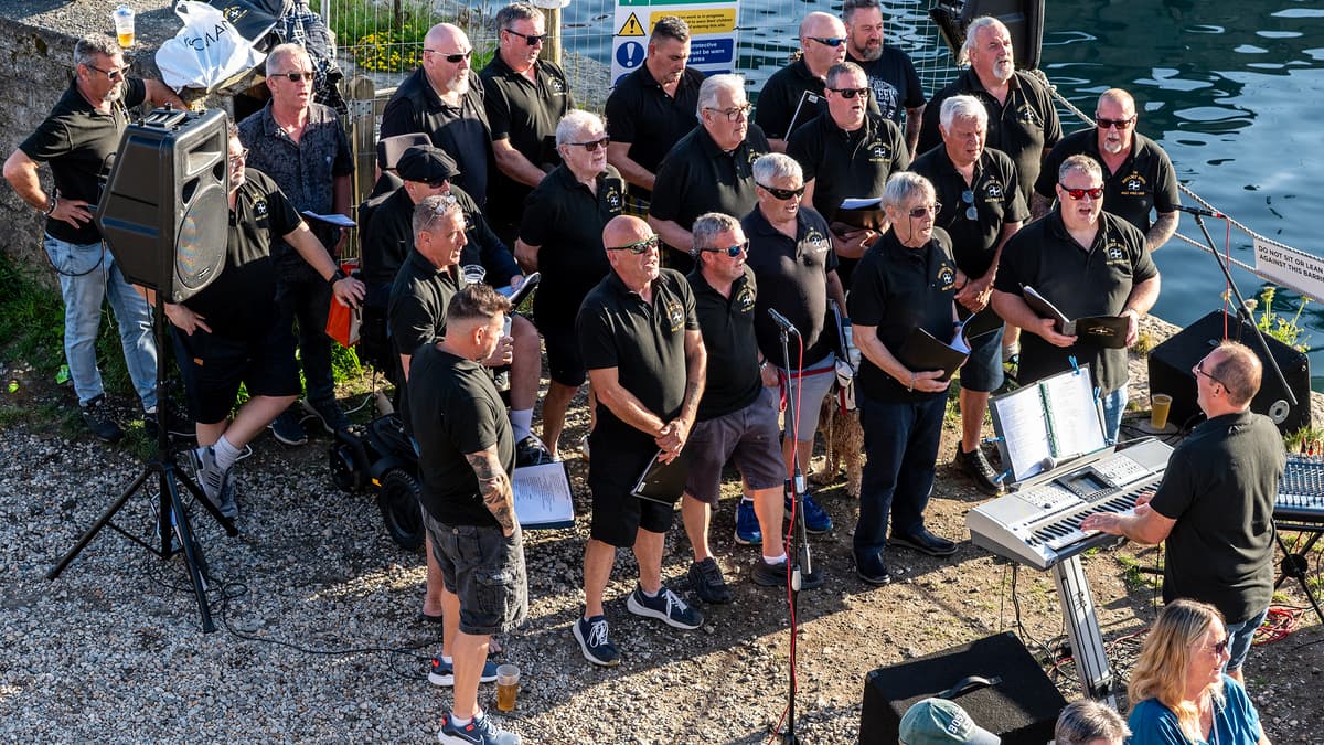 Live music rings around heritage harbour in Cornwall | cornish-times.co.uk