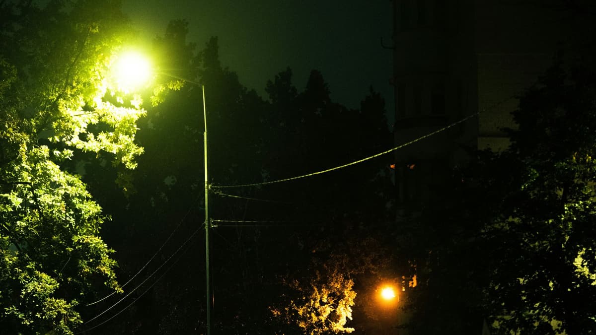 Torpoint street lights dimmed in carbon-cutting initiative | cornish ...