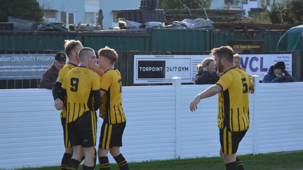 Crawford and Damerell keep Torpoint top of the table | cornish-times.co.uk