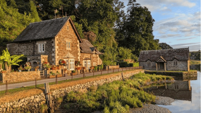 Fans can stay at iconic Beyond Paradise filming cottage | cornish-times ...
